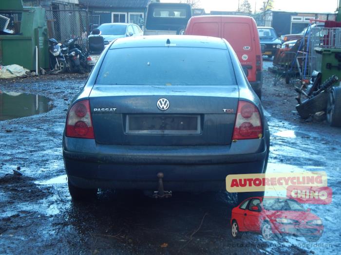 Volkswagen Passat 1.9 TDI 100 Épave (2001, Bleu)