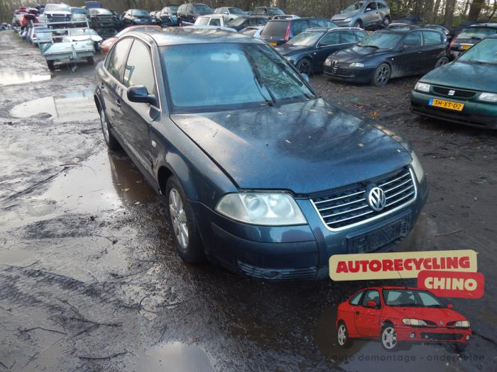 Volkswagen Passat 1.9 TDI 100 Épave (2001, Bleu)