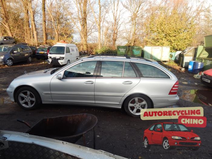 Mercedes C Combi 2.0 C-200K 16V Épave (2002, Gris)