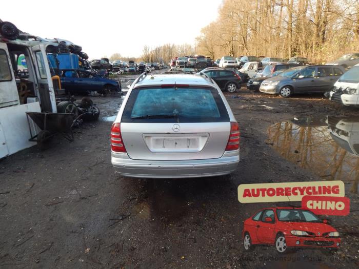 Mercedes C Combi 2.0 C-200K 16V Épave (2002, Gris)