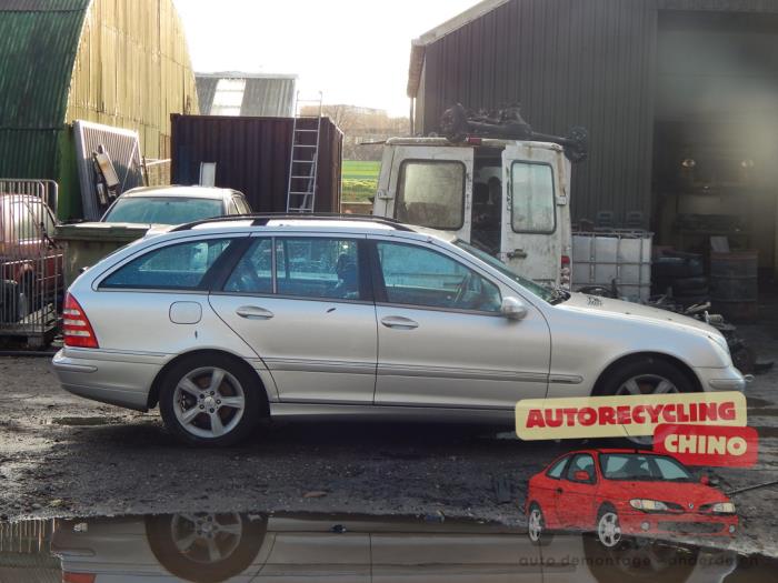 Mercedes C Combi 2.0 C-200K 16V Épave (2002, Gris)