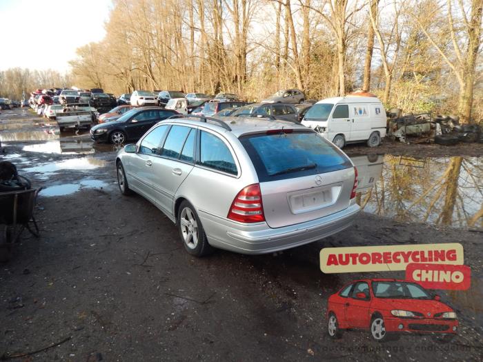 Mercedes C Combi 2.0 C-200K 16V Épave (2002, Gris)