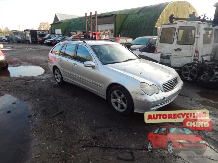 Mercedes C Combi 2.0 C-200K 16V Épave (2002, Gris)