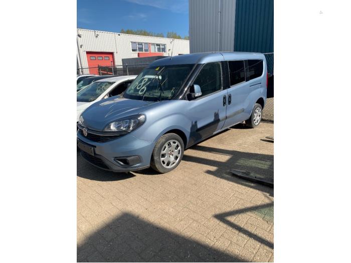 Fiat Doblo Cargo 1.6 D Multijet Schrottauto (2019, Metallic, Blau)