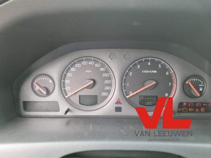 Volvo XC70 XC70 2.4 T 20V Salvage vehicle (2000, Gray)